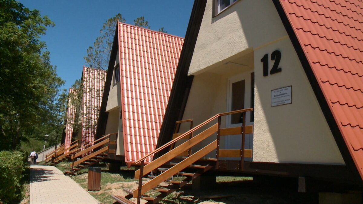 Négy faház újult meg a Győrújbaráti Gyermektáborban - GYŐRI HÍREK